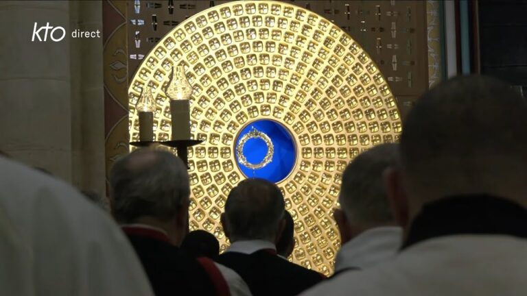 Moment Historique Le Retour De La Couronne Du Christ Notre Dame De moment-historique-le-retour-de-la-couronne-du-christ-notre-dame-de